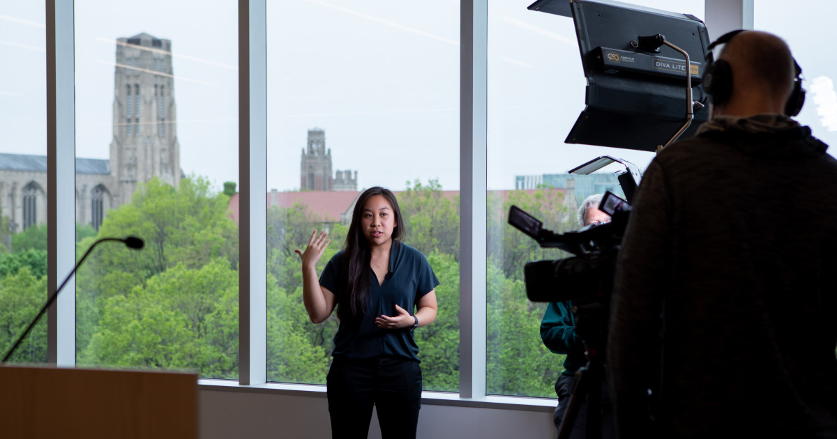 UChicago College course series helps students present scientific ...