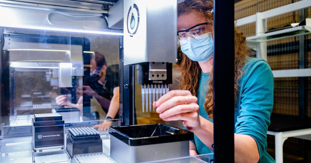 Argonne’s Rapid Prototyping Laboratory helps students prepare for science careers | The College ...